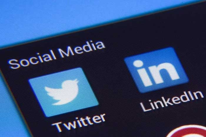 Linkedin Vs Twitter